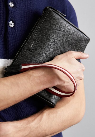 Bally CODE CLUTCH UNISEX - Sac à main - black/palladio/noir - ZALANDO.CH