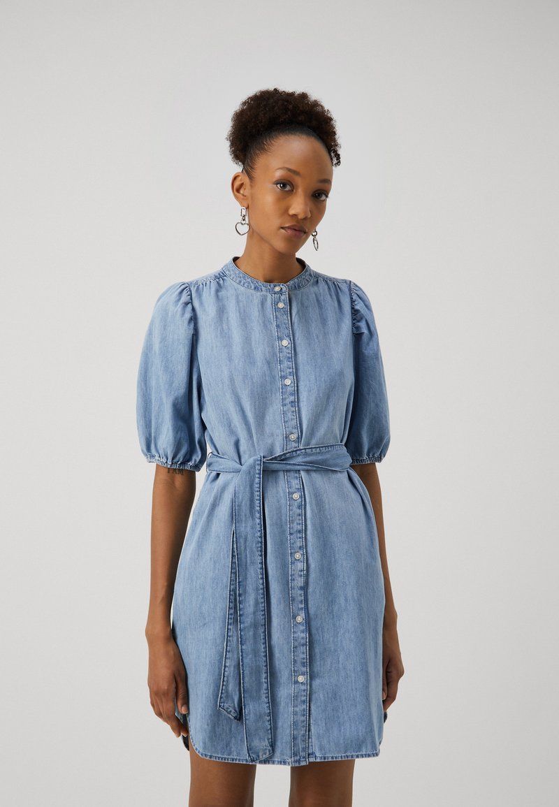 GAP PUFF SHIRTDRESS KENRICK - Robe en jean - light indigo/denim bleu ...
