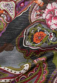 Next REGULAR FIT SARONG - Strandkiegészítő - multi scenic floral/fekete ...