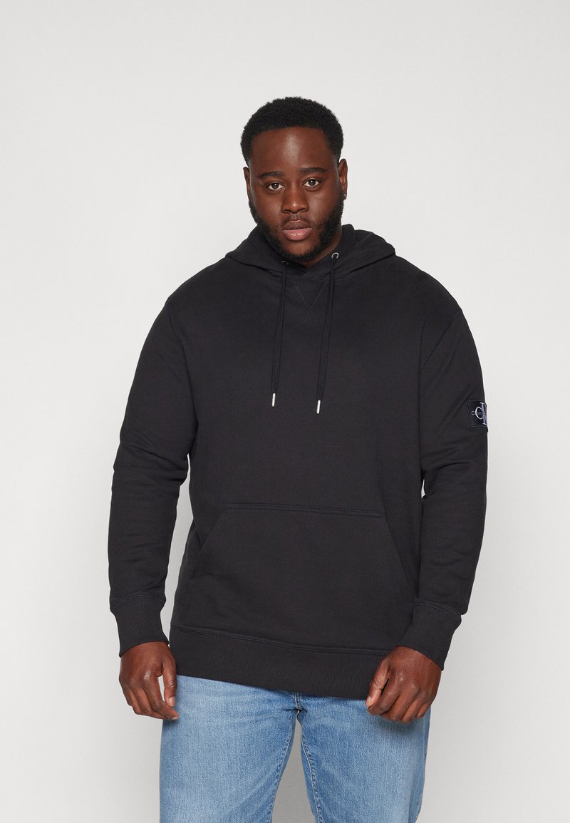 Calvin Klein Jeans Plus PLUS BADGE HOODIE - Sweatshirt - black - Zalando