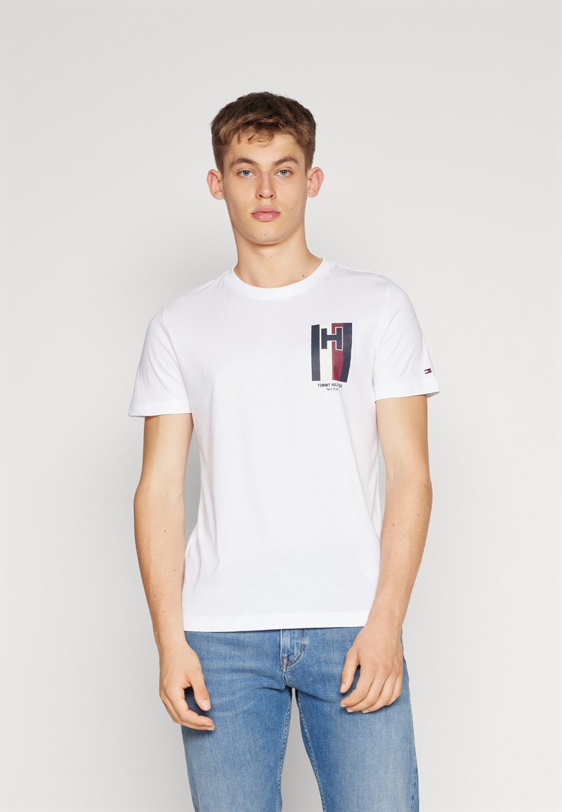 Tommy Hilfiger EMBLEM TEE - T-shirt con stampa - white/bianco - Zalando.it