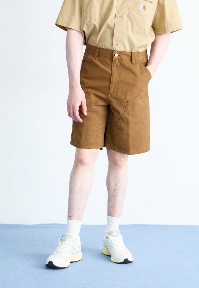 Carhartt WIP DOUBLE KNEE - Shorts - hamilton brown rinsed/marrone ...