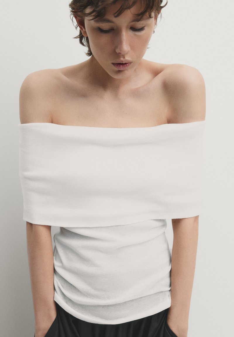 Massimo Dutti OFF-THE-SHOULDER - T-shirt print - white/wit - Zalando.be