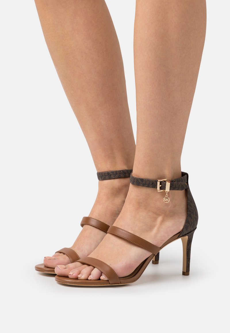 MICHAEL Michael Kors KODA - Riemensandalette - brown/cognac - Zalando.ch