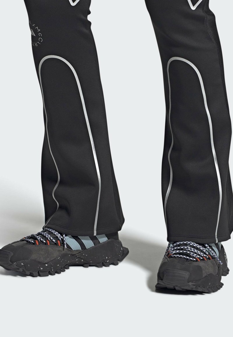 adidas by Stella McCartney SEEULATER - Training shoe - core black ...