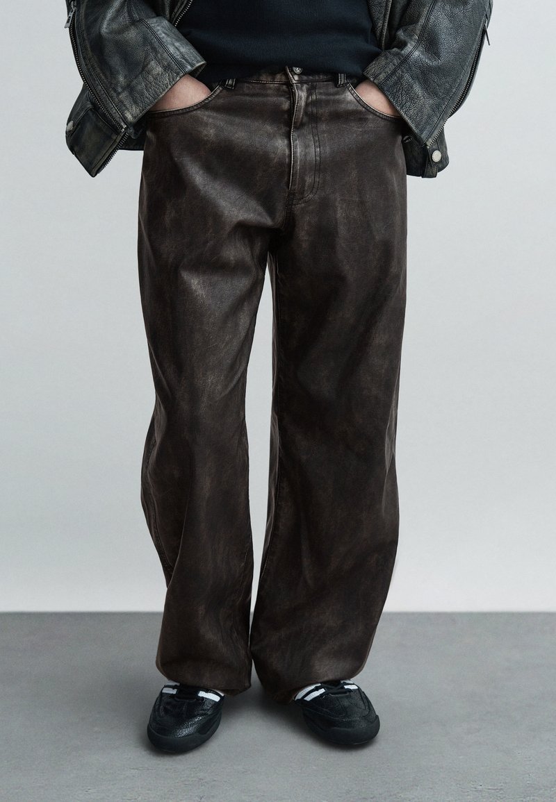 Palm Angels CURVED LOGO PANTS - Trousers - dark grey - Zalando