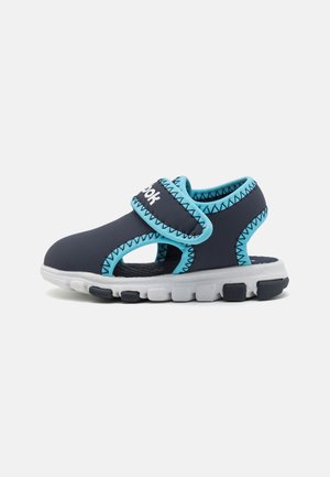 Puma EVOLVE UNISEX - Trekkingsandale - dark night/hero blue/weiß ...