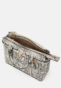 Guess EMILEE LUXURY SATCHEL - Handtasche - multi-coloured/beige ...