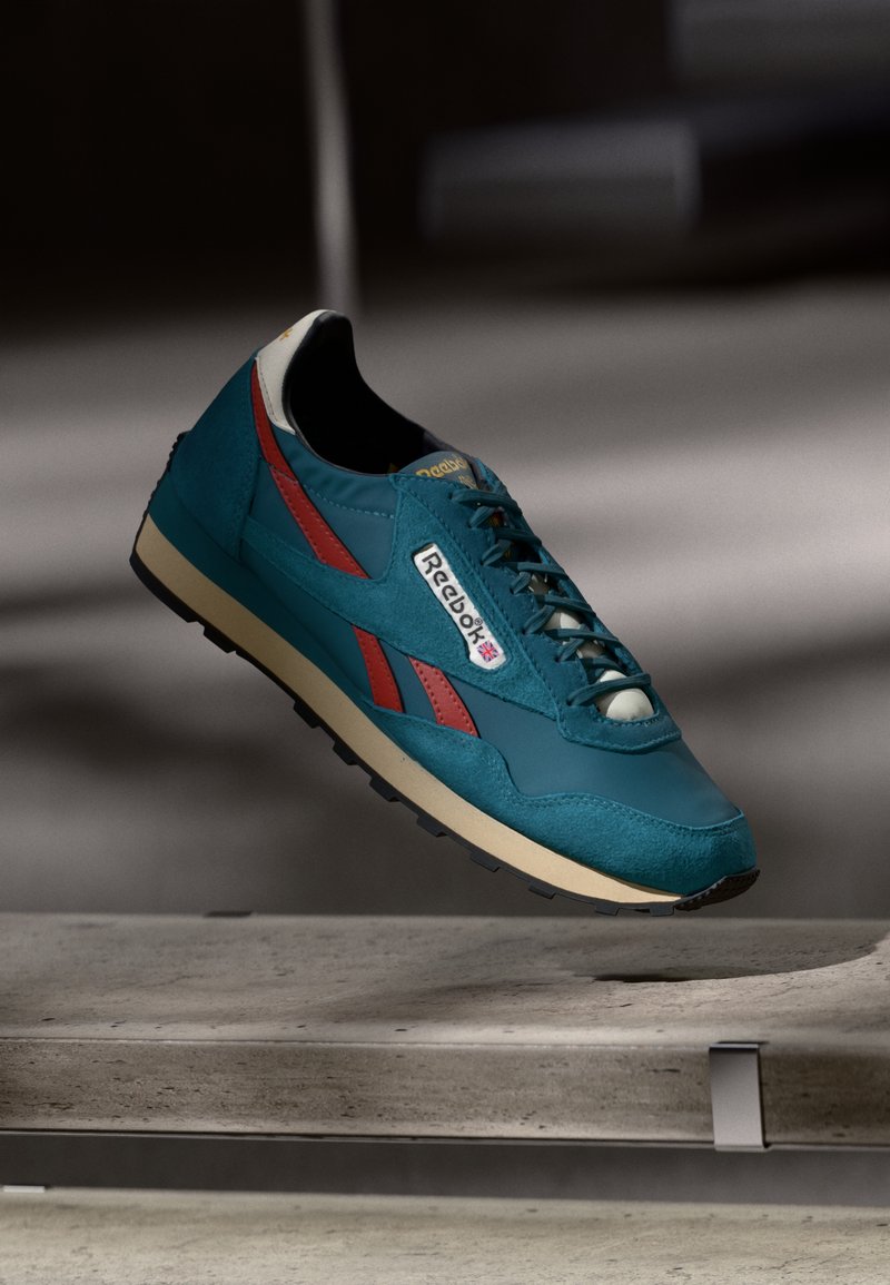 Reebok Classic AZTEC II UNISEX - Trainers - retro teal/alabaster/burnt ...