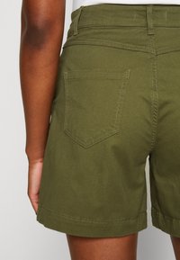 NAF NAF Short - olive - (Seconde main) - ZALANDO.FR
