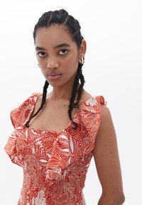 OXXO GIPPED - Maxikleid - floral print/rot - Zalando.at