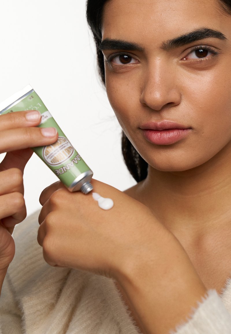 L'OCCITANE ALMOND HAND CREAM - Crema mani - - - Zalando.it