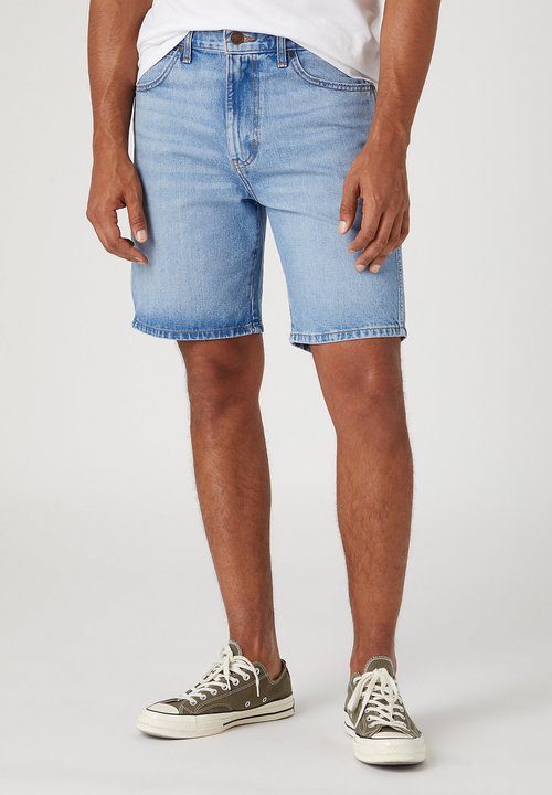 Wrangler COLTON - Jeans Shorts - desert daze/blue denim - Zalando.ch