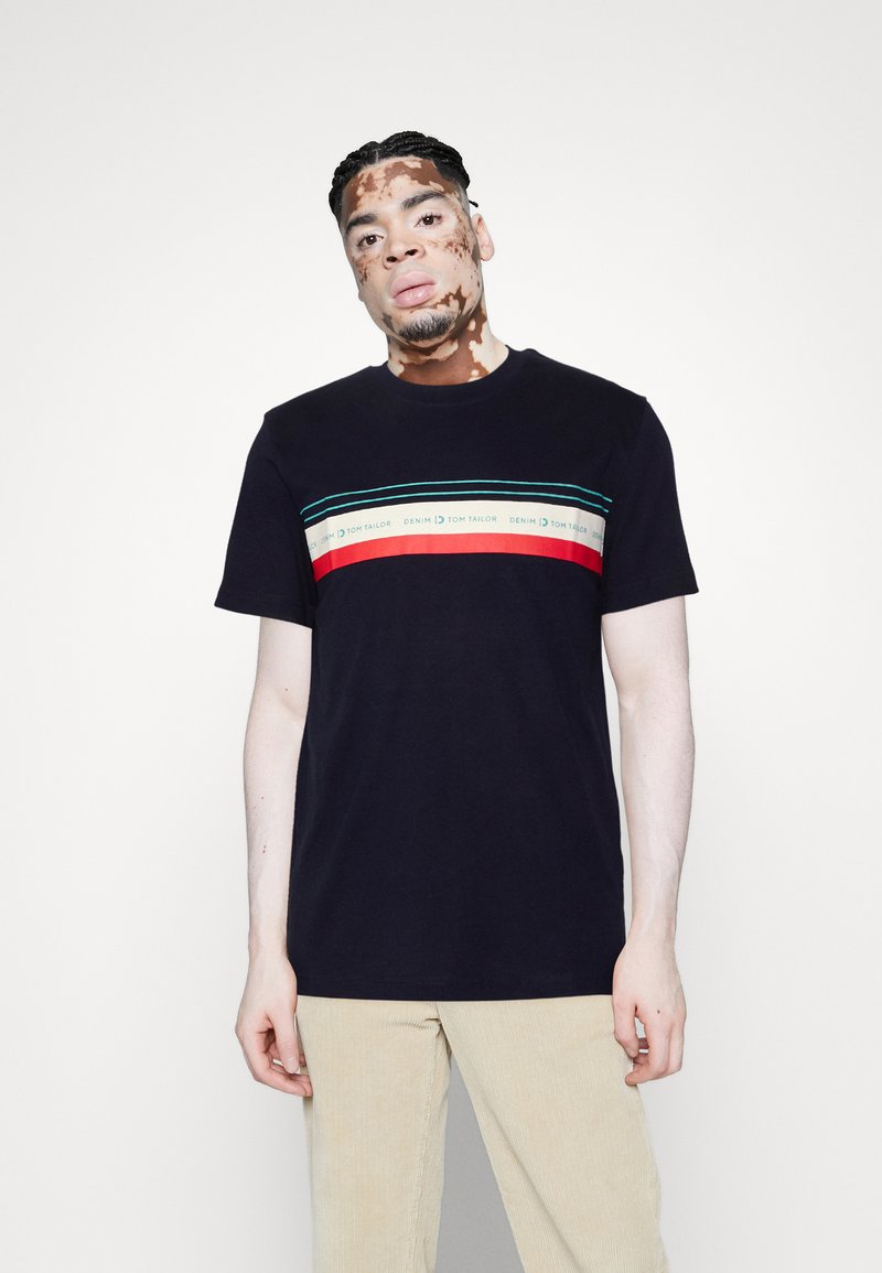 TOM TAILOR DENIM PRINTED - T-shirts print - sky captain blue/mørkeblå ...