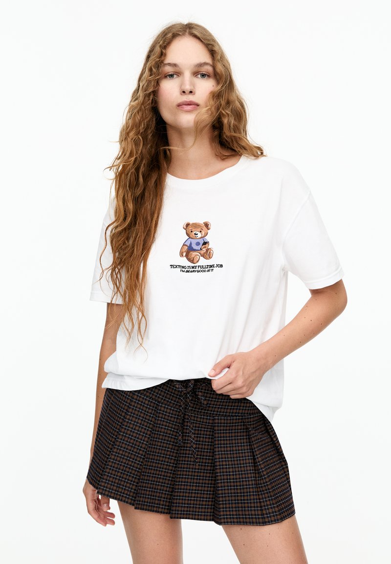 PULL&BEAR EMBROIDERED BEAR - Print T-shirt - white - Zalando
