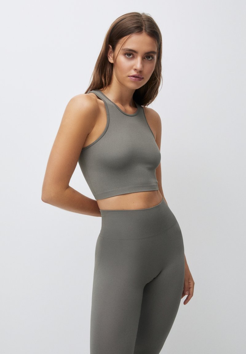 PULL&BEAR SEAMLESS HALTER CROP - Top - khaki/cachi - Zalando.it