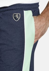 Charles Colby BARON MILNE - Jogginghose - blau melange/dunkelblau ...