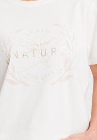 Cross Jeans T-Shirt print - ecru/offwhite - Zalando.de