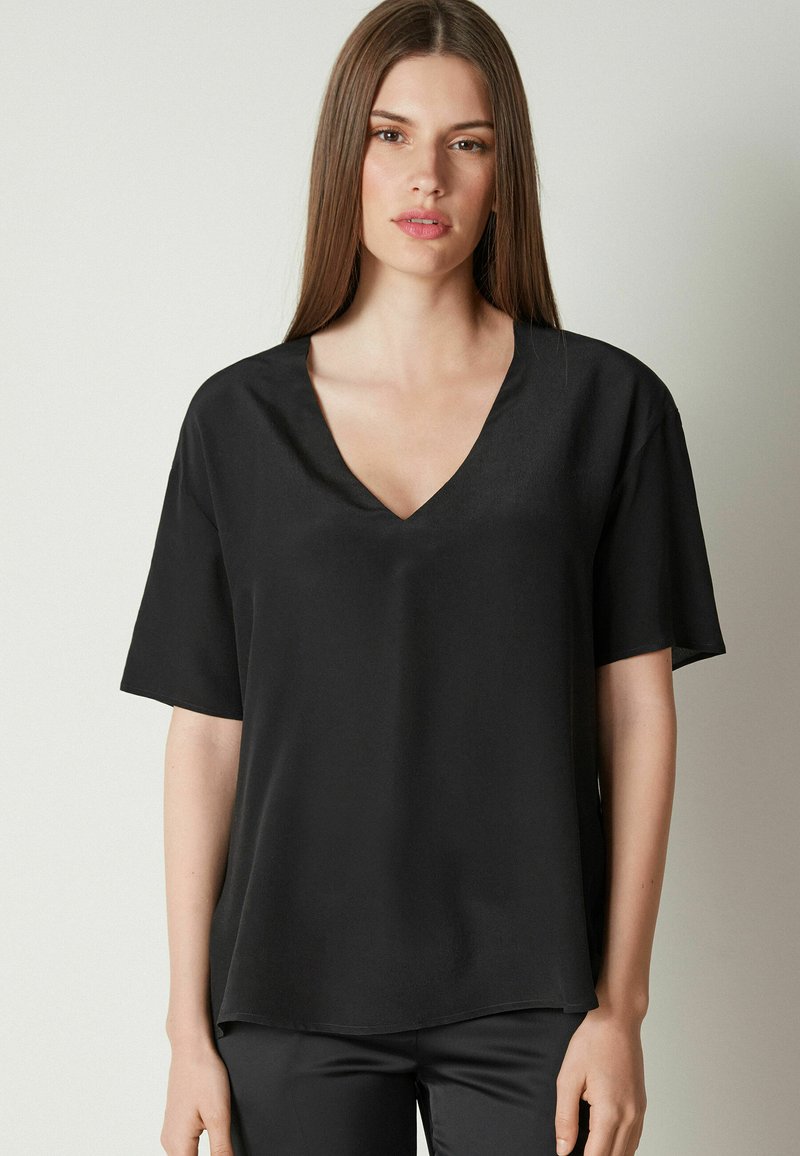 Falconeri V AUSSCHNITT - Blusa - black/negro - Zalando.es