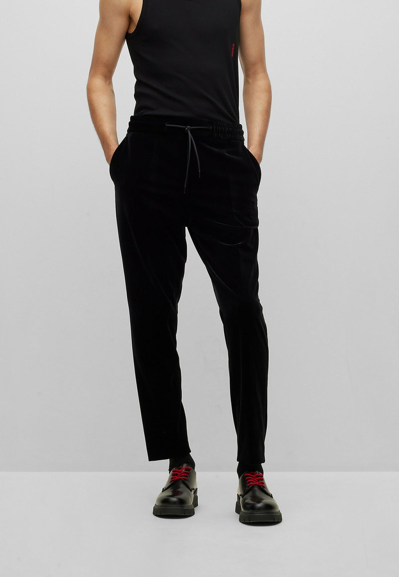 HUGO HOWARD - Stoffhose - black one/schwarz - Zalando.at