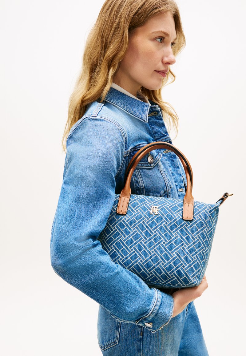 Tommy Hilfiger POPETTE MINI TOTE FLAG - Håndtasker - blue/blå - Zalando.dk