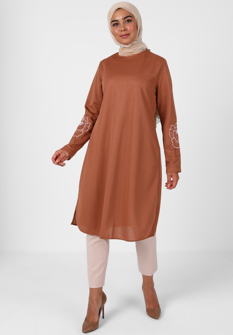 Modanisa TAVIN - Freizeitkleid - tan - Zalando.de