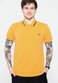 Fred Perry LISTA DOBLE - Polo - dark yellow/jaune foncé - ZALANDO.FR