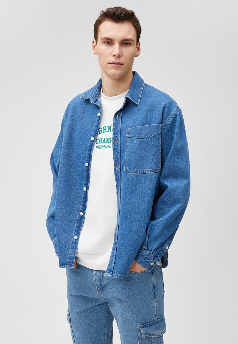 Koton BASIC POCKET DETAILED - Denim jacket - mid indigo/blue denim ...