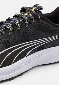 Puma REDEEM PRO TRAIL - Laufschuh Neutral - black/yellow blaze/schwarz ...