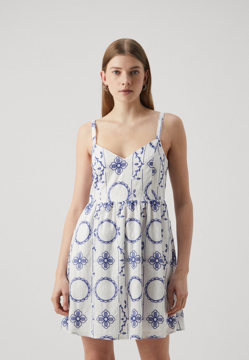 ONLY ONLDAPHNE ELIN STRAP DRESS - Jurk - bright white/surf the web/wit ...