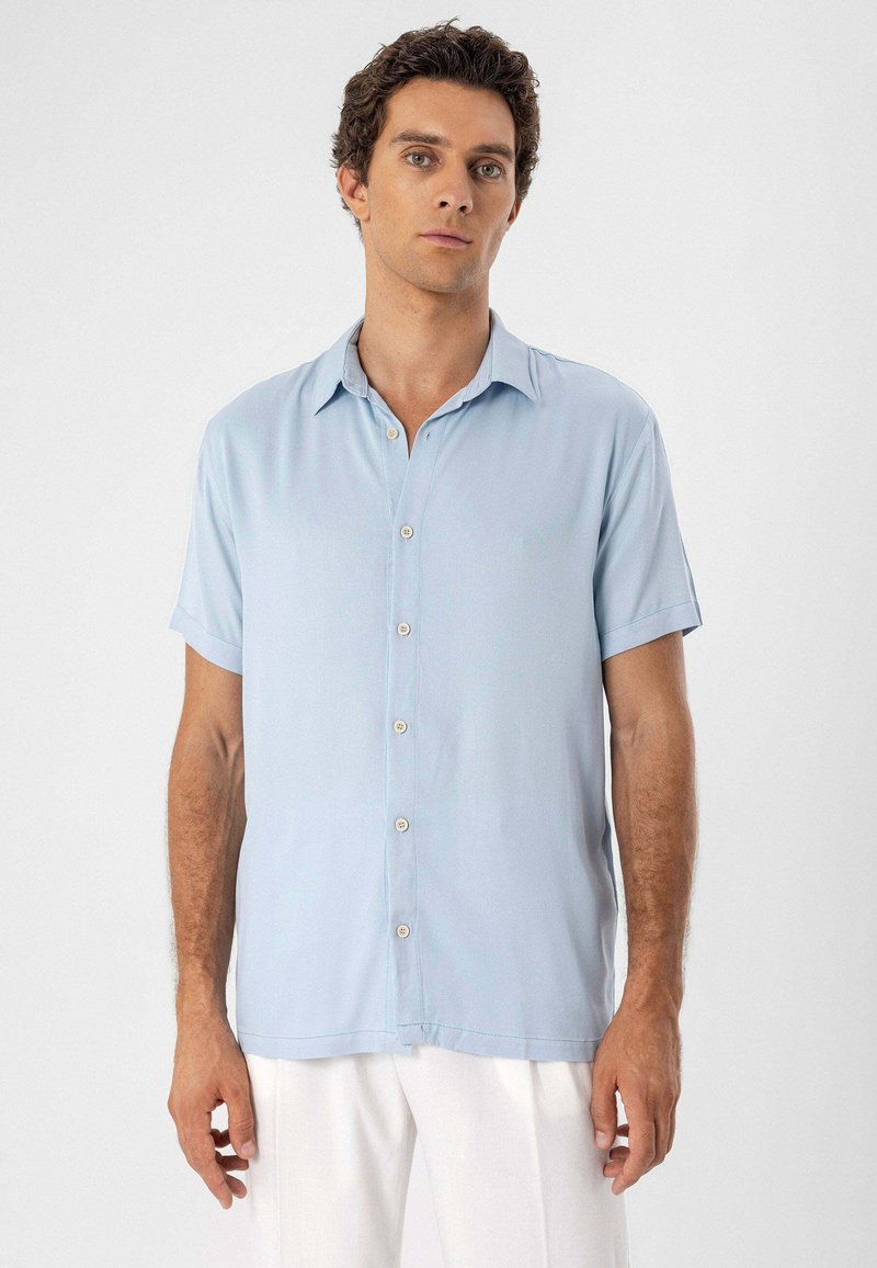 Antioch KENT COLLAR CASUAL - Shirt - baby blue/light blue - Zalando.ie