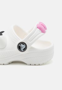 Crocs CLASSIC IAM CAT - Mules - white/pink/white - Zalando.co.uk
