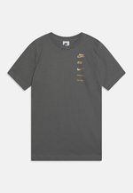 Nike Sportswear GRAPHIC TEE - T-shirt imprimé - cool grey/gris - ZALANDO.FR