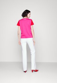 KARL LAGERFELD IKON - Camiseta estampada - fuchsia/red/rosa - Zalando.es