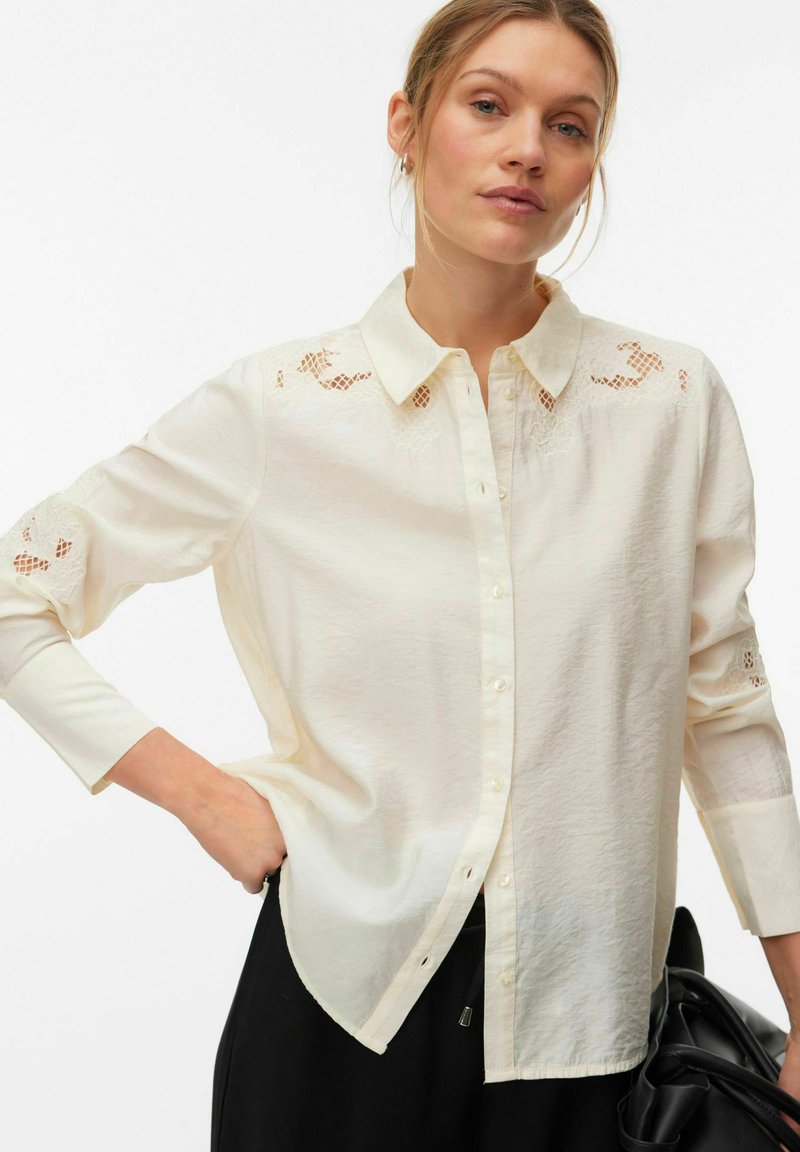Vero Moda VMKELSEY - Button-down blouse - birch/off-white - Zalando