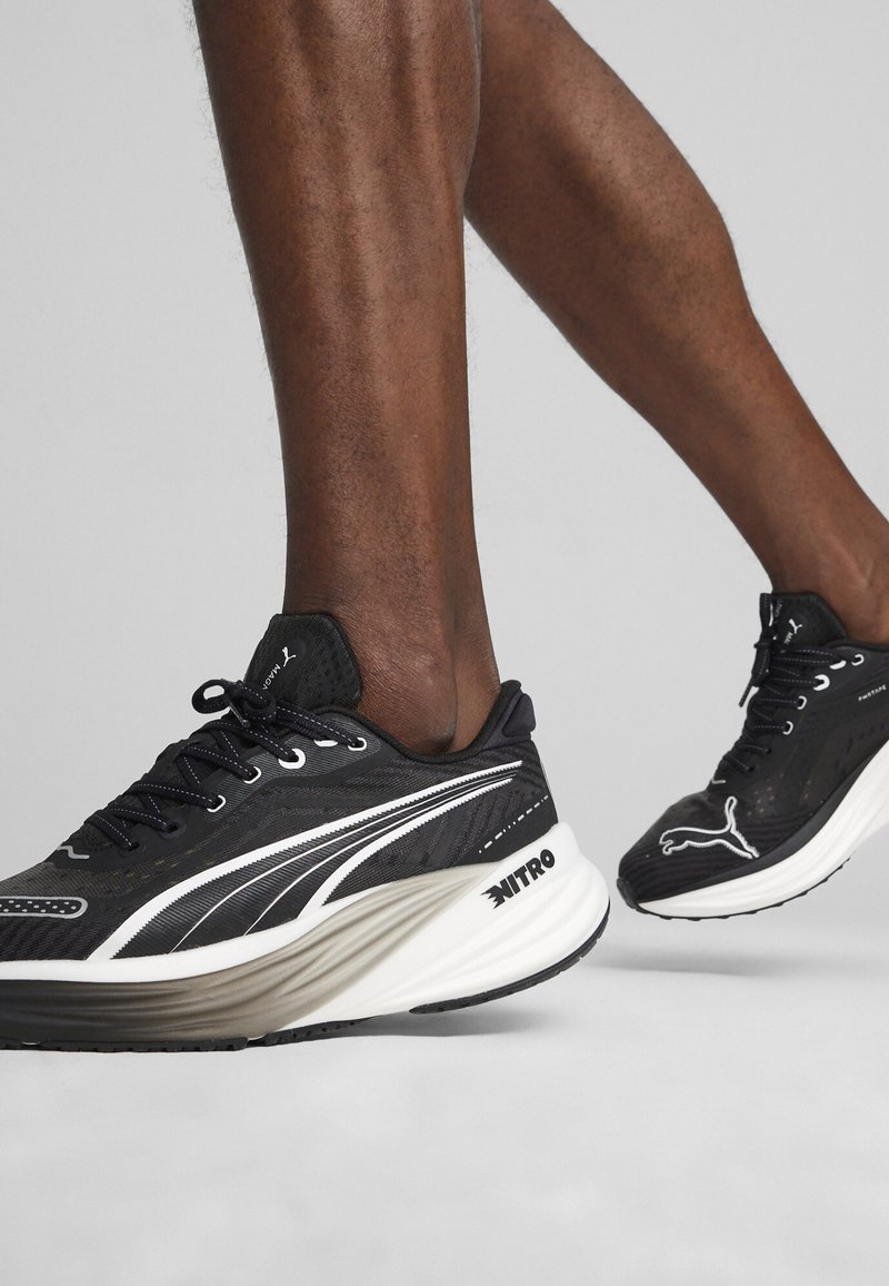Puma MAGNIFY NITRO TECH 2 - Road running shoes - black white/black ...