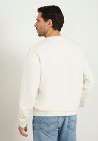 Guess FRONTLOGO - Sweater - creme/beige - Zalando.nl