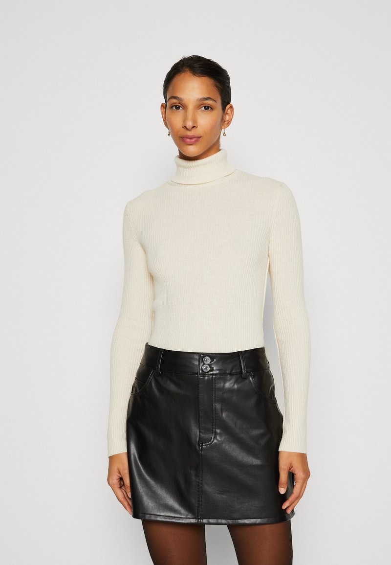 Marc O'Polo DENIM TURTLE NECK SWEATER STRUCUTRE FITTED - Jumper - white ...