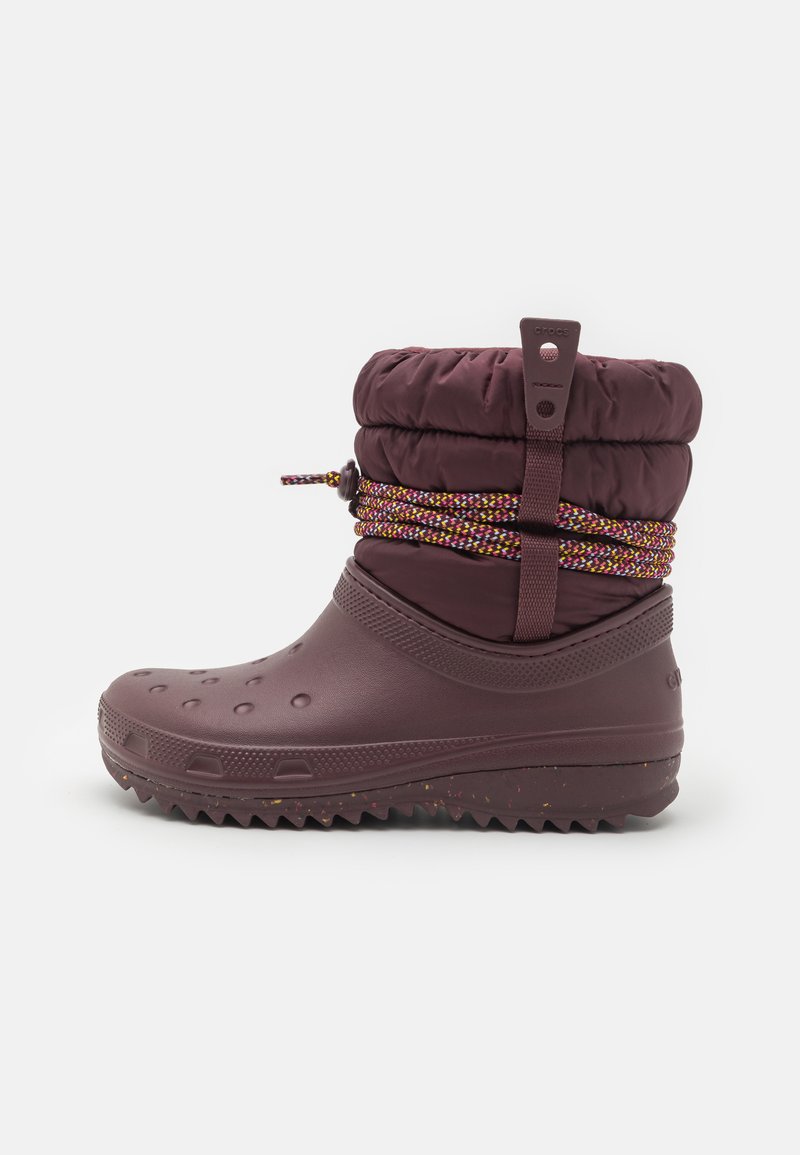 Crocs CLASSIC NEO PUFF LUXE BOOT - Stivaletti - dark cherry/bordeaux ...