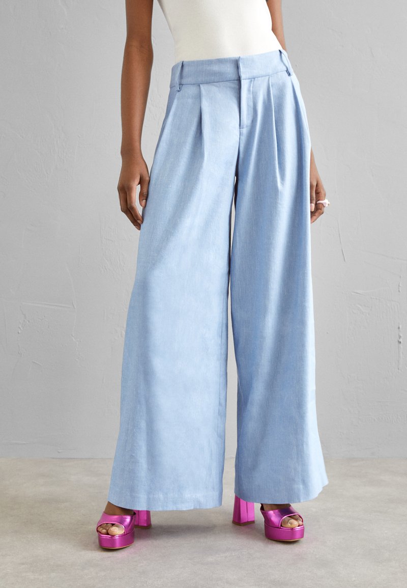 Alice + Olivia WIDE LEG FLARE PANT - Trousers - light blue - Zalando.co.uk