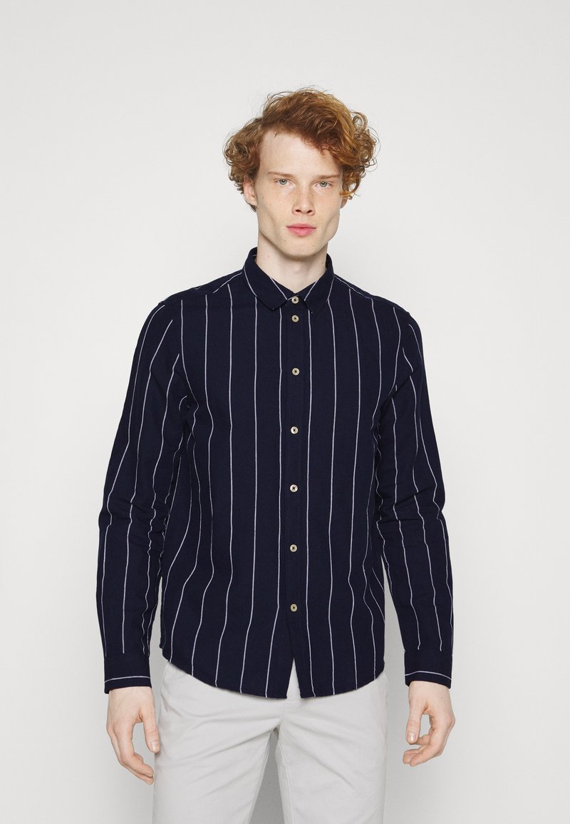Pier One LINEN MIX STRIPE - Camisa - dark blue/azul marino - Zalando.es
