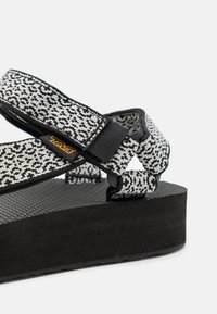 Teva MIDFORM UNIVERSAL - Trekkingsandale - boho white/black/weiß ...