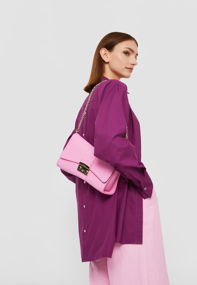 Furla METROPOLIS SHOULDER BAG REMIX - Ručna torba - radiant/boja ...