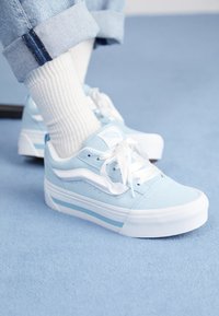 Vans KNU STACK - Skate shoes - vintage satin dream blue/light blue ...