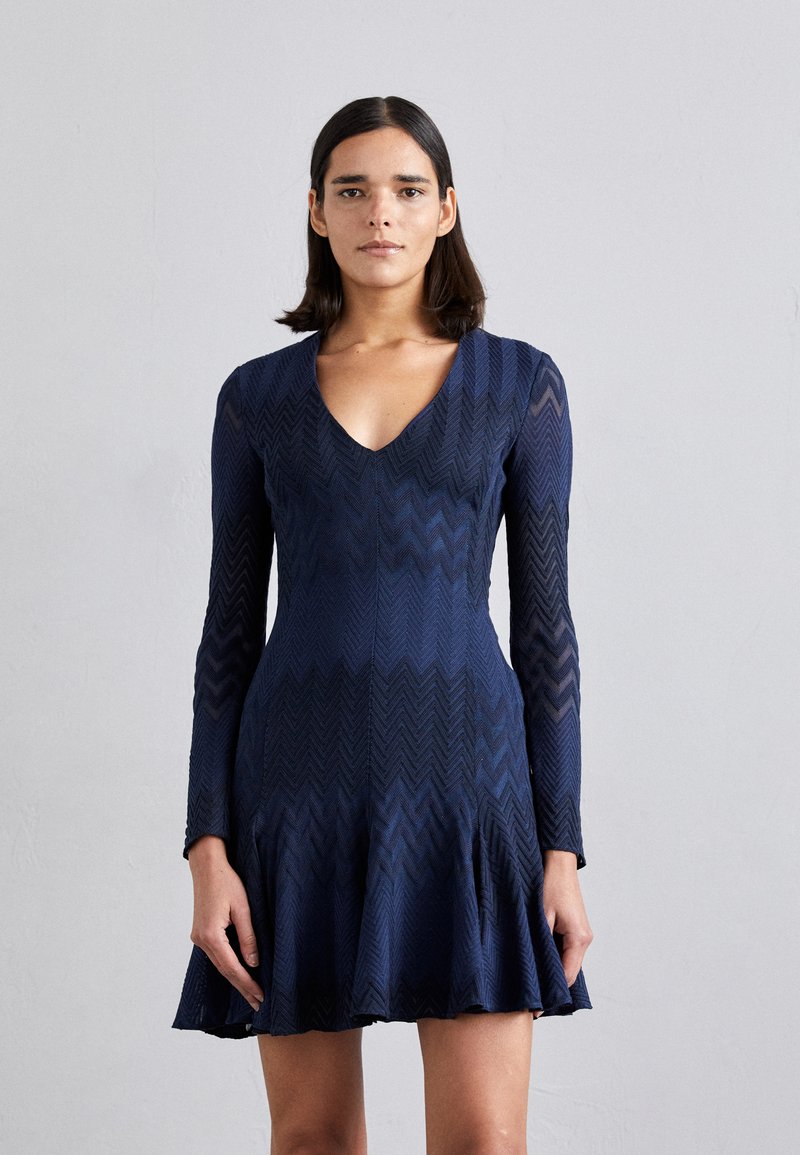 Missoni SHORT DRESS - Abito in maglia - dark blue/black/blu scuro ...