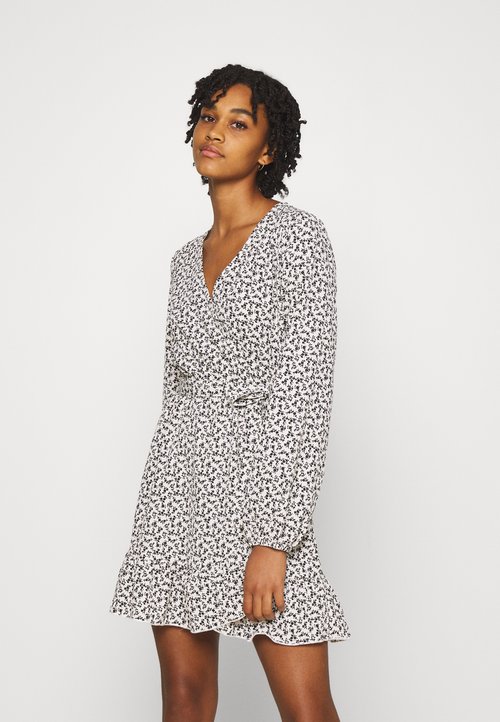 Kjoler på nett | Dame | Kjøp ny kjole online | ZALANDO Norge - Side 3