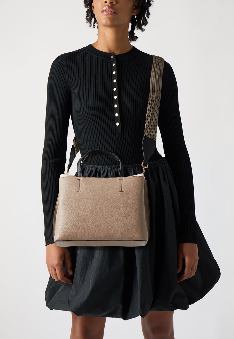 PARFOIS SPECIAL - Cross body bag - camel - Zalando.co.uk