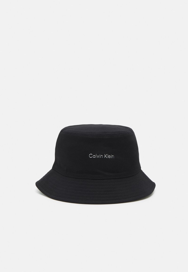Calvin Klein MUST BUCKET HAT - Hat - black / marshmallow mono/black ...