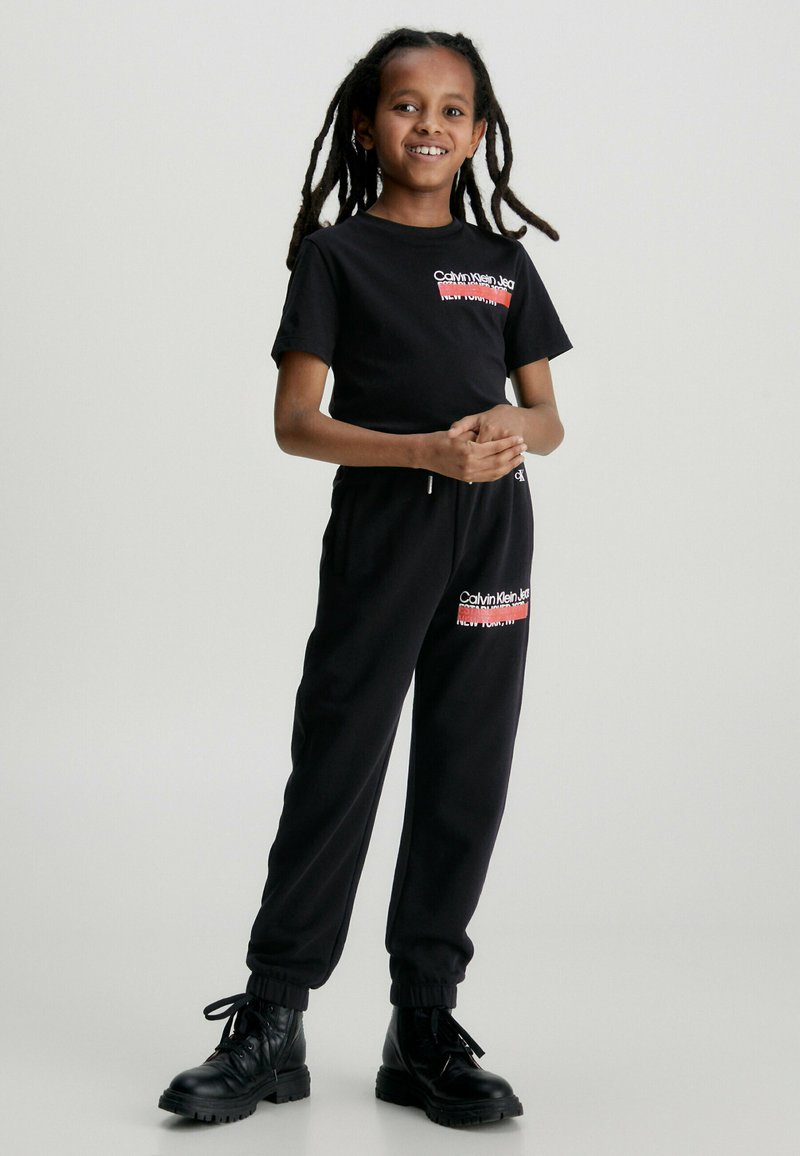 Calvin Klein Jeans Tracksuit Bottoms Ck Black Black Zalando De