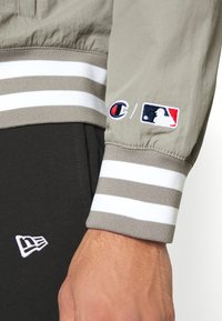Champion MLB NEW YORK YANKEES JACKET - Trainingsjacke - light grey ...